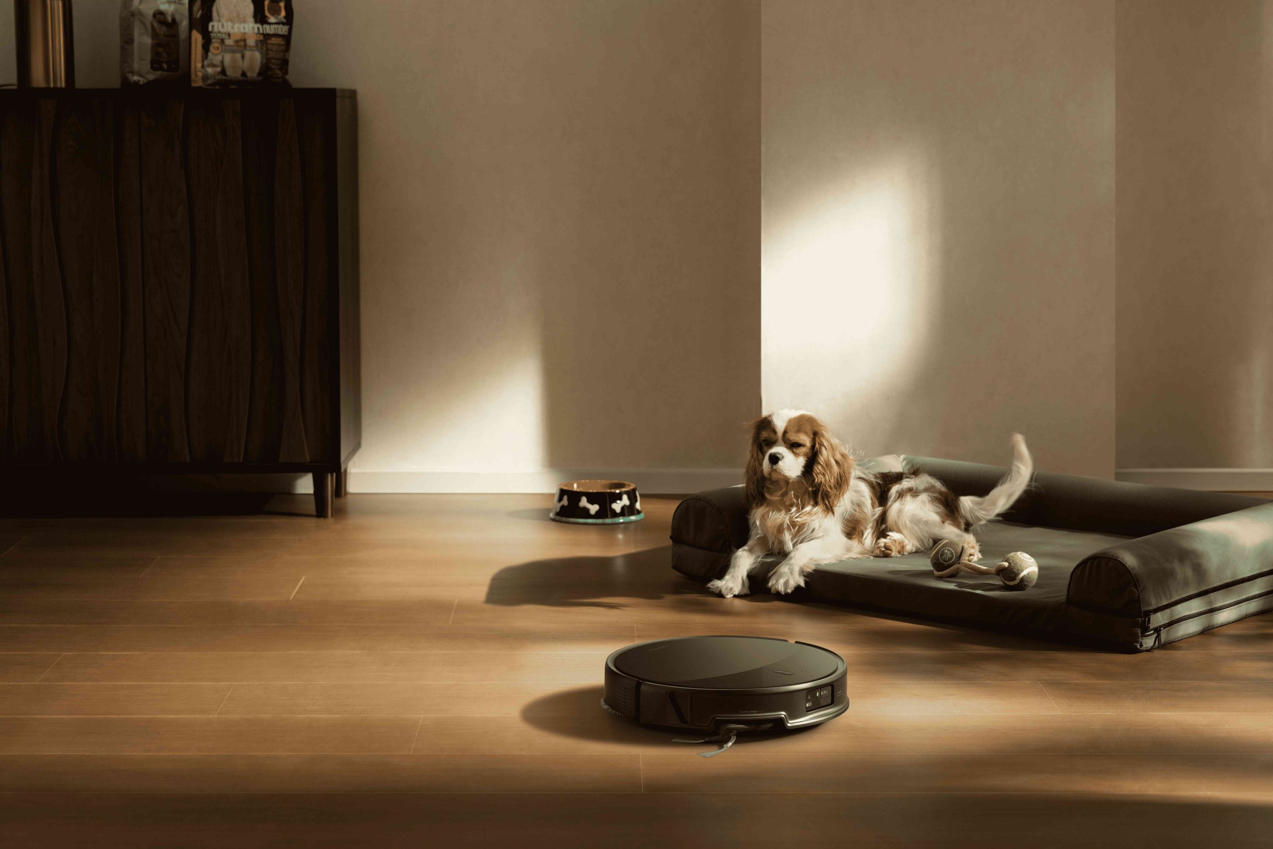 掃地機界 SUV 正式登台！Roborock 旗艦 Saros 20 跨越奇兵台灣全球首賣 雙層門檻 4.5 + 4.3cm 越野級突破 年 ...